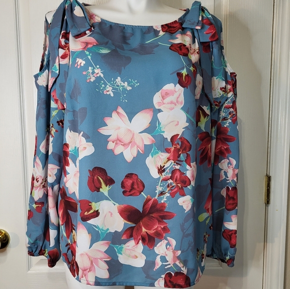 belle sky | Tops | Belle Sky Blue Floral Cold Shoulders Blouse | Poshmark